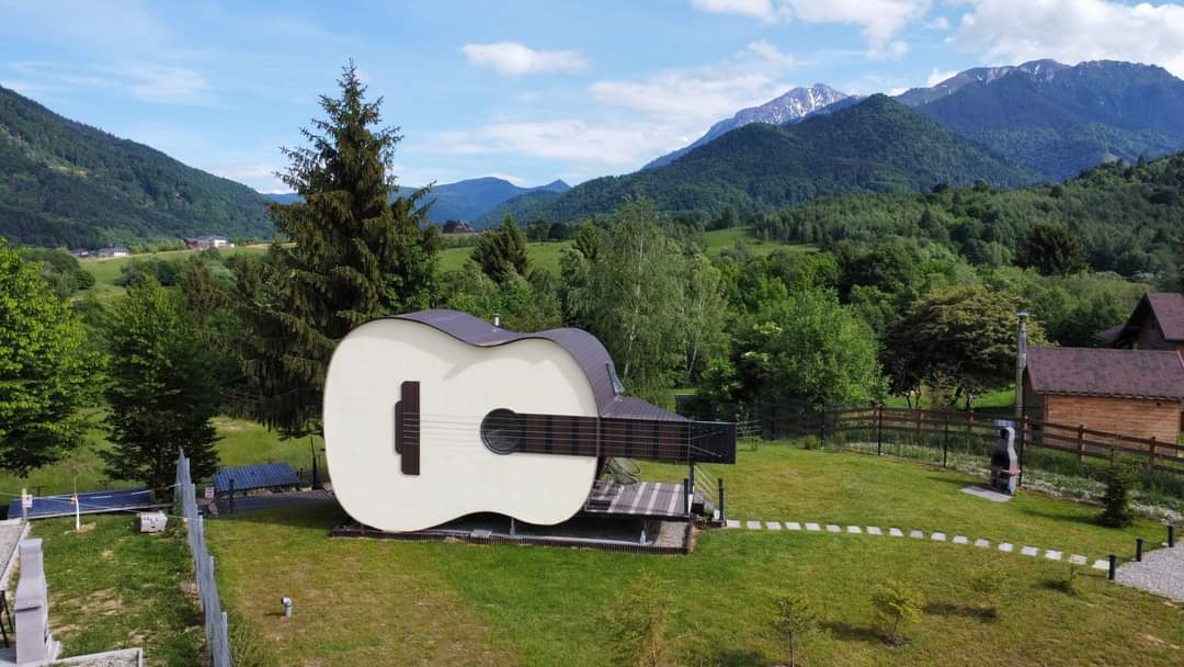 Casa Chitară de la Râșnov, printre preferatele turiștilor - Radio Vacanța