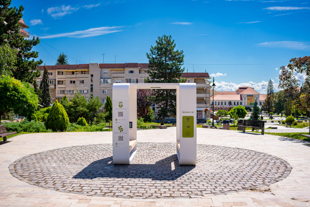 Bancă inteligentă, în centrul orașului Sfântu Gheorghe - Radio Vacanța