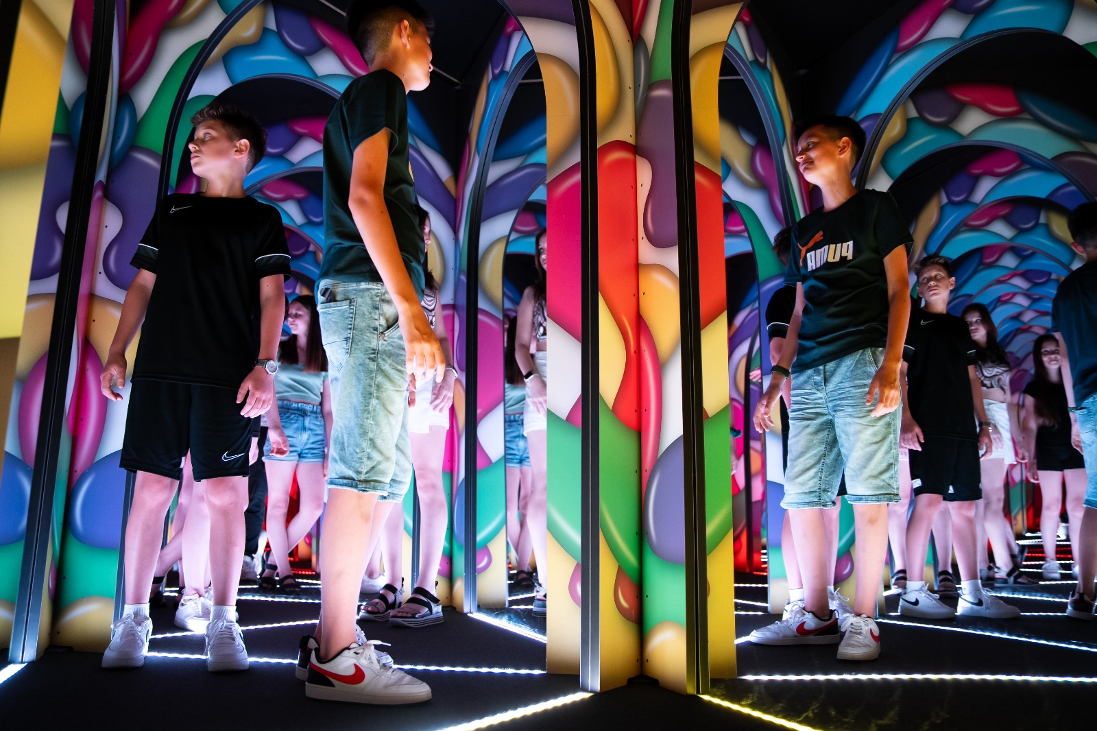 Cel mai mare labirint de oglinzi din România, deschis la Târgu Mureș ...