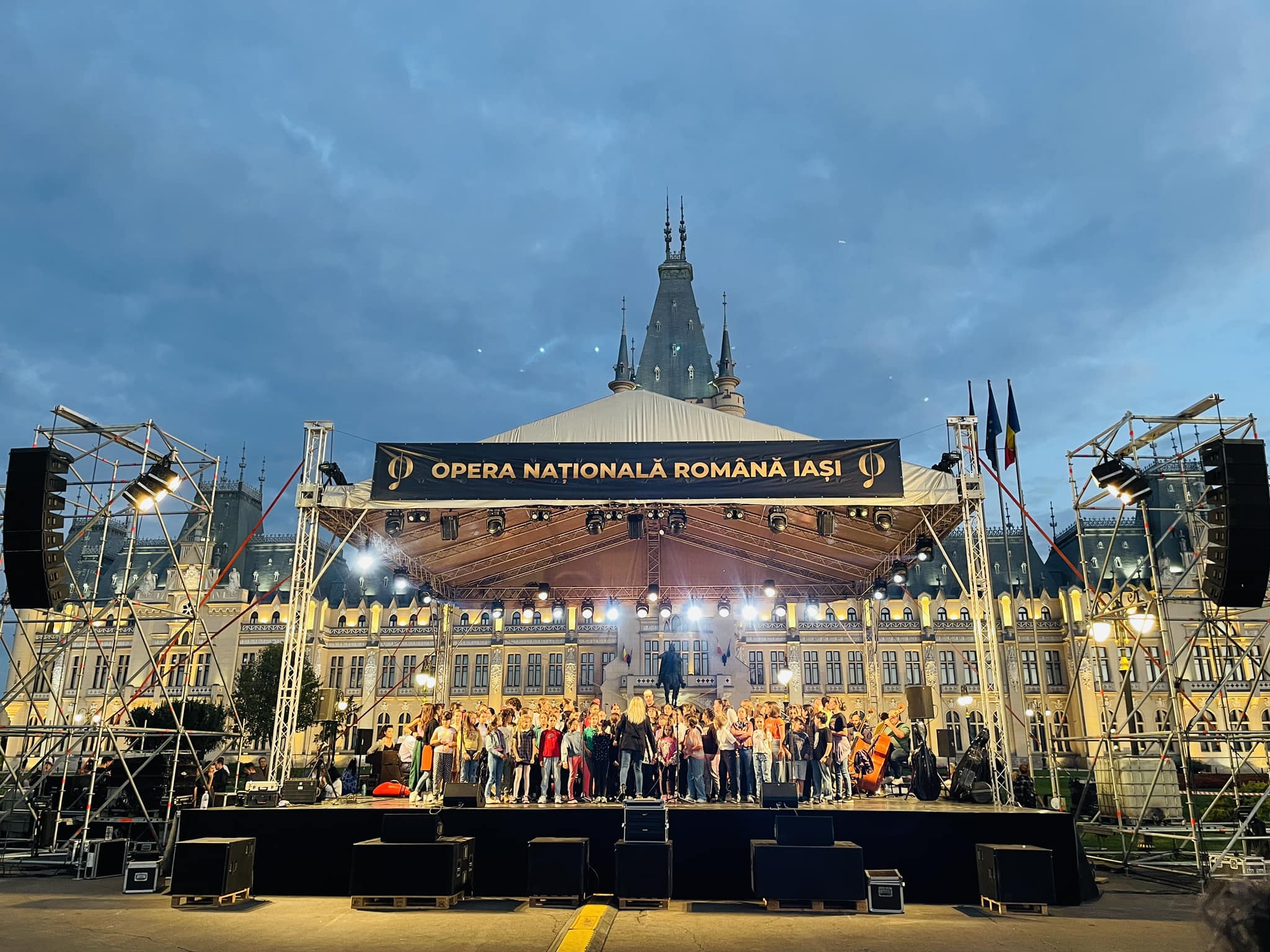 Gala Operei Naționale Române din Iași, pe esplanda Palatului Culturii ...