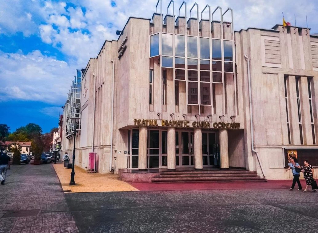 TÂRGU JIU: 30 de ani de la înființarea Teatrului Dramatic ”Elvira ...