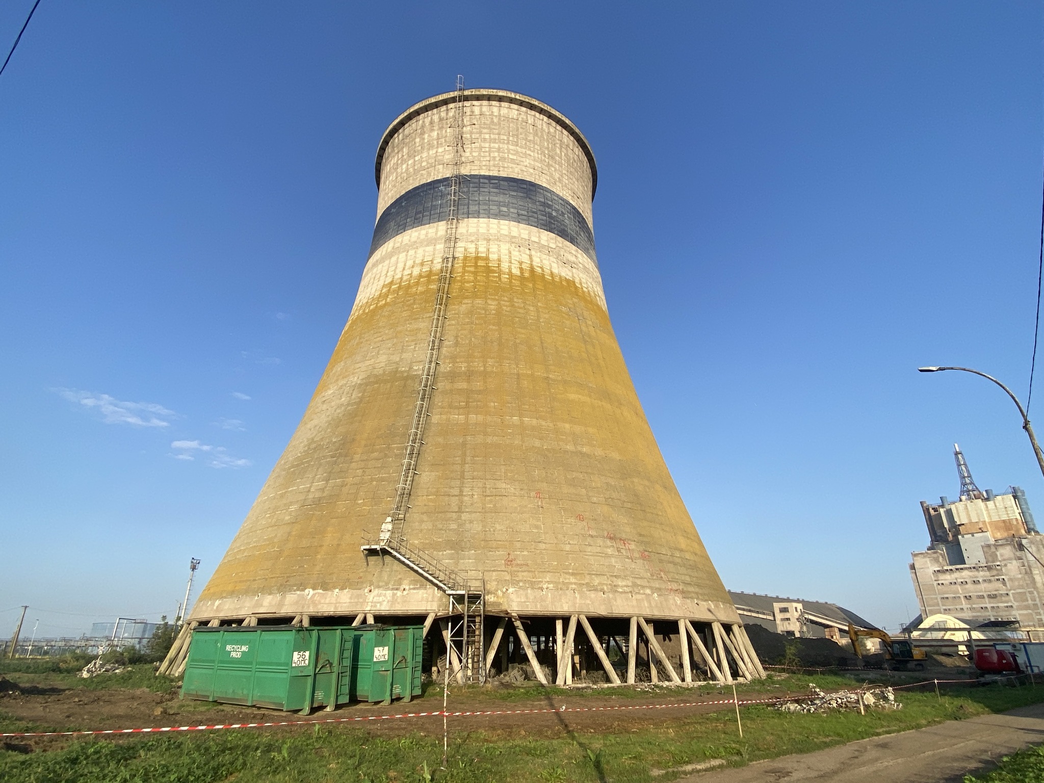 Unul dintre turnurile de la Azomureș va fi demolat - Radio Vacanța