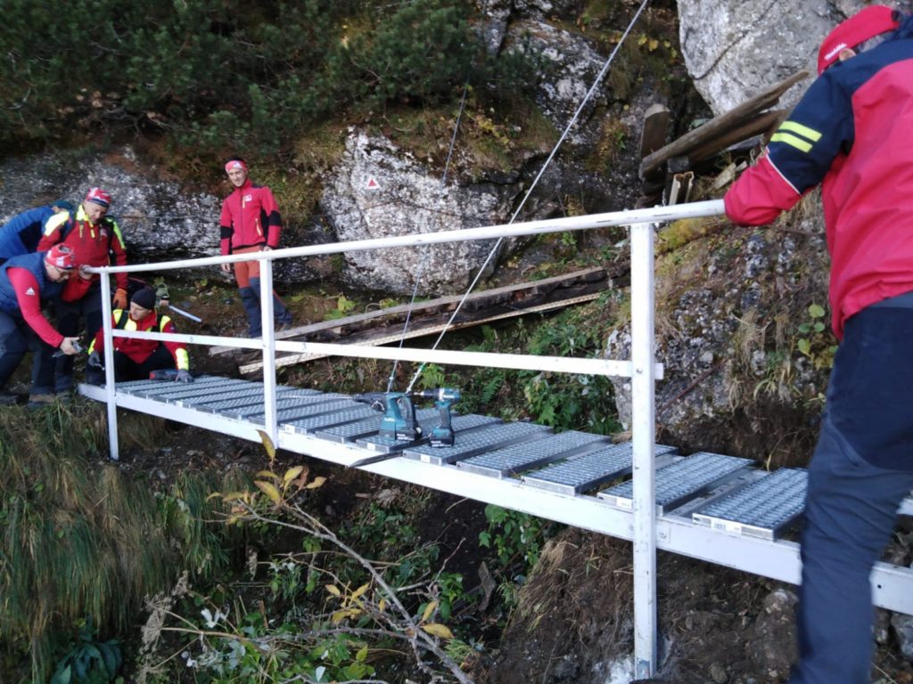 Podeț nou între Bușteni și Cabana Mălăiești - Radio Vacanța