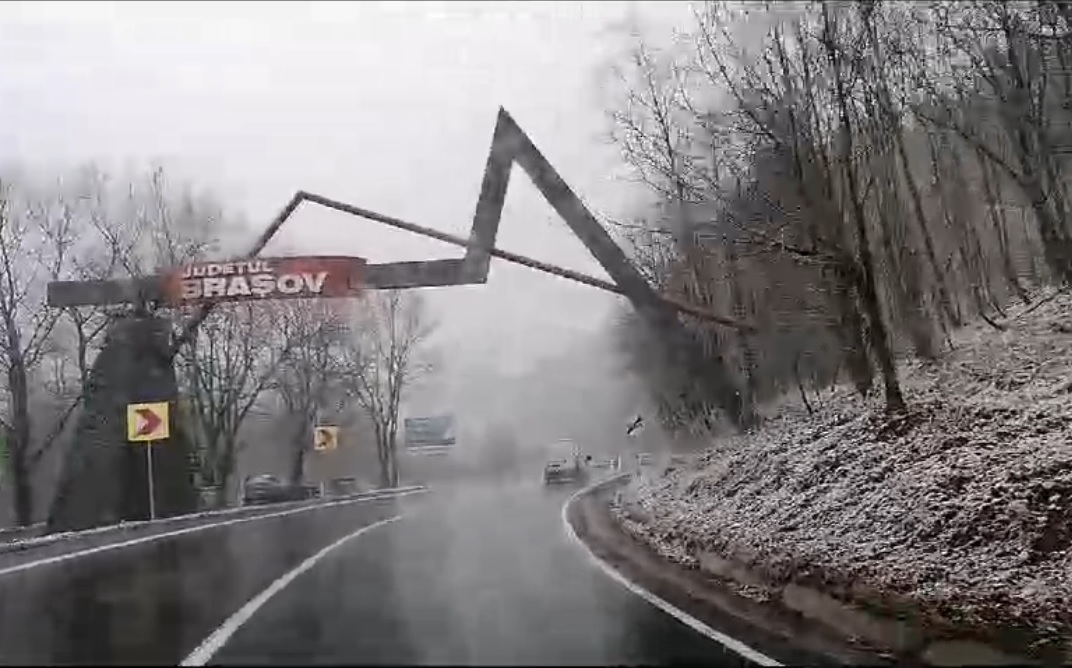 Carosabil umed pe mai multe drumuri din centrul țării - Radio Vacanța