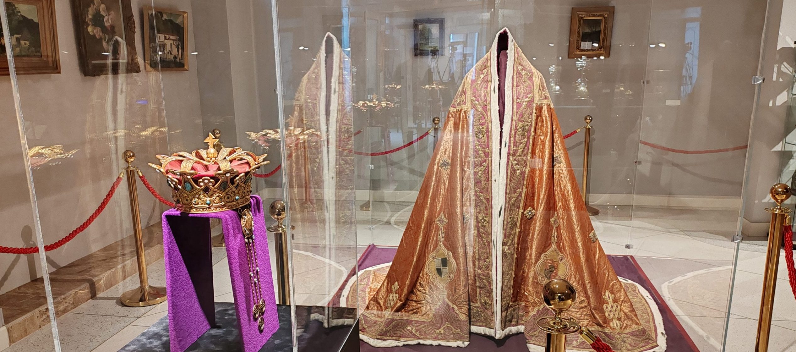 Coroana Reginei Maria a României, expusă la Palatul Braunstein din Iași ...