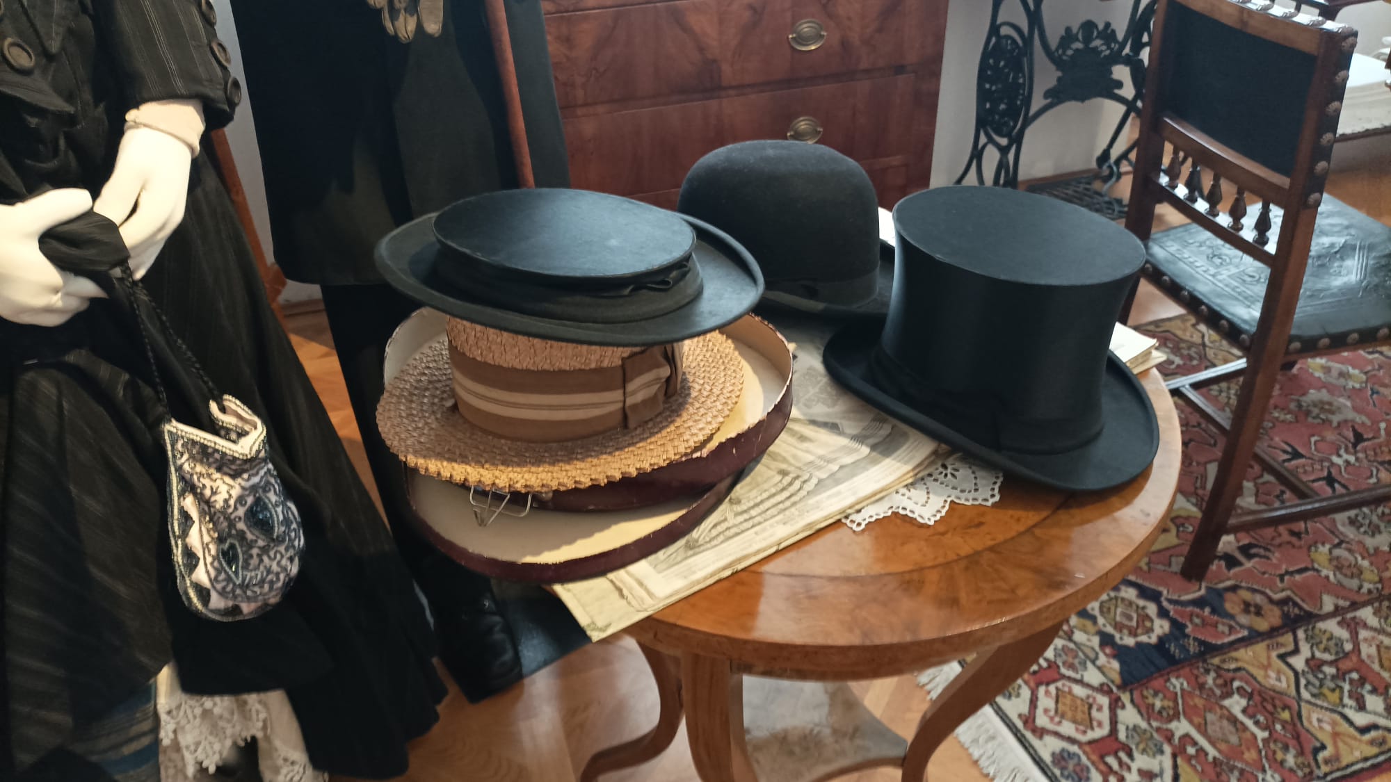 O lecție de istorie scoasă… din joben - Radio Vacanța