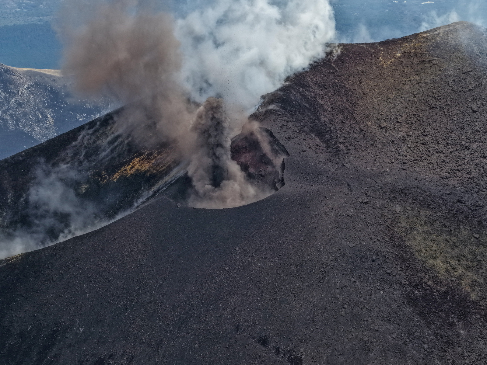 Vulcanul Etna a erupt din nou - Radio Vacanța